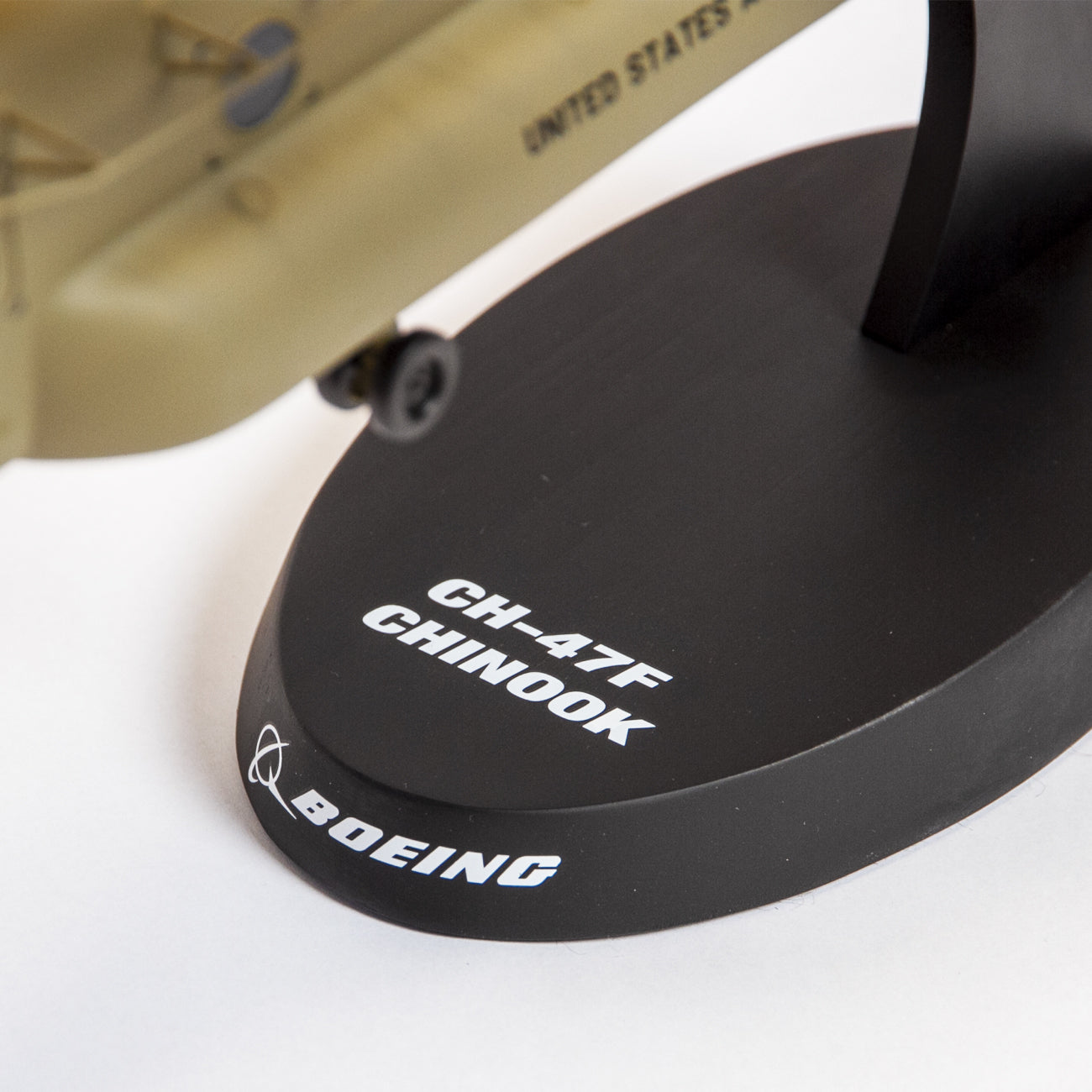 Boeing U.S. Army CH-47F Model 1:40 – The Boeing Store